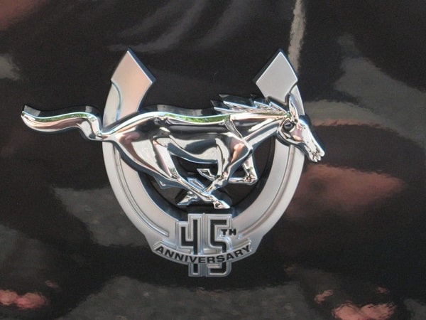 L'évolution du logo Ford Mustang au fil des ans - JD Mag